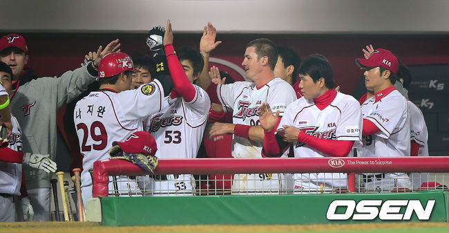 [사진]투런 홈런 나지완,'짜릿한 순간'