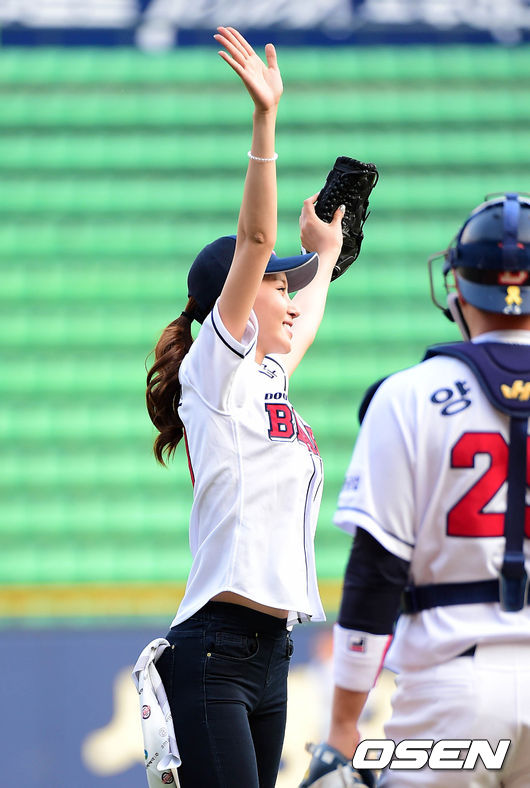 [사진]김정민,'시구 정말 잘했죠?'