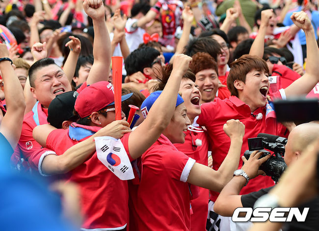 [사진]환호하는 예체능 팀,'대한민국 첫 골이다!' - OSEN