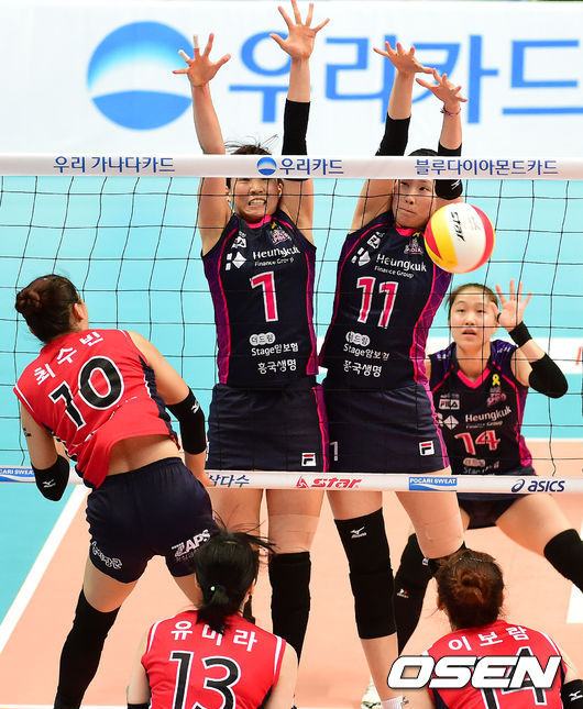 '박미희 감독 데뷔전' 흥국생명, KGC 완파하고 컵대회 4강 진출