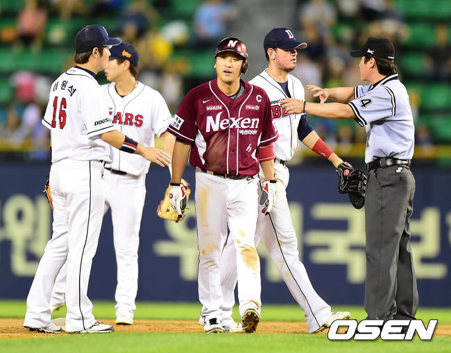 [사진]이택근, '주루방해 같은데'