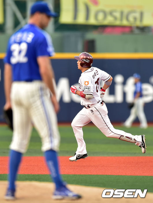[사진]이택근,'밴덴헐크를 상대로 선취 솔로포!' - OSEN