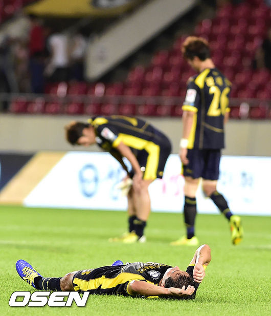 [사진]성남 FC 선수들,'너무 아쉬워'