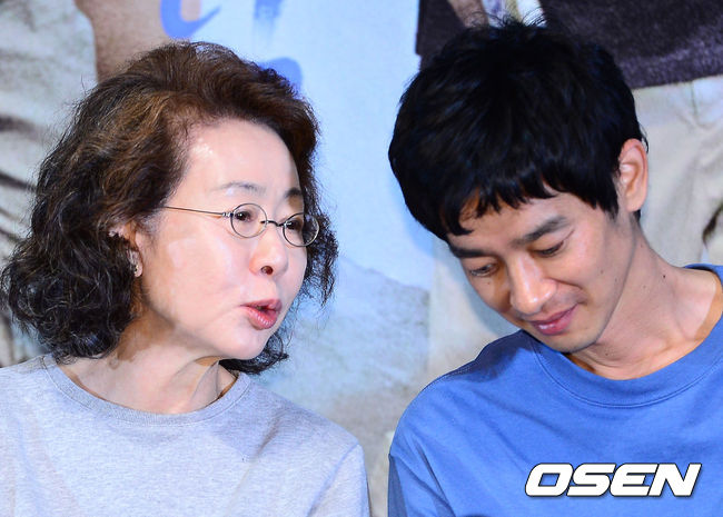 [사진]윤여정-카세 료,'영어로 소통 가능'