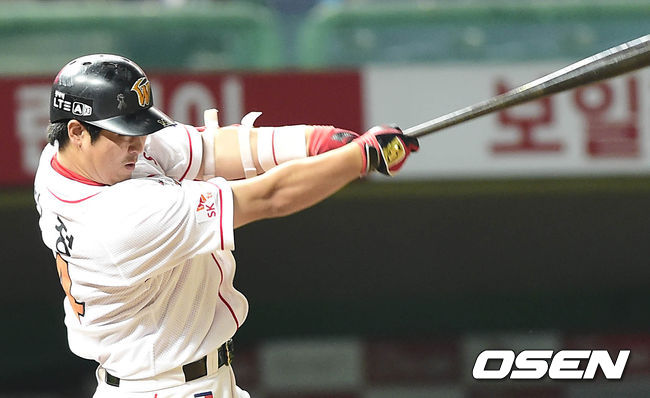 [사진]최정,'구단 1000승 향한 1타점 적시타' - OSEN