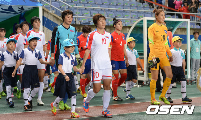[사진]인천 AG 여자 축구,'남북 대결'