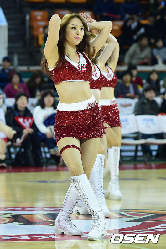 [사진]SK 치어리더,'매끈한 허리라인'