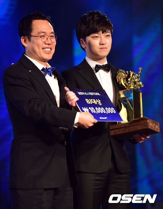 [사진]BJ 효근,'자랑스러운 BJ 대상' (아프리카TV 시상식)