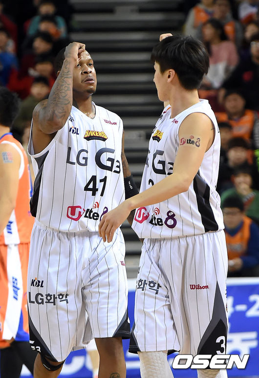 LG, 안방서 오리온스 완파하고 6강 PO 선승