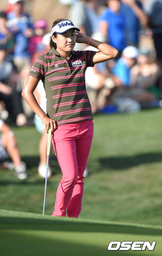 [사진]이일희,'마지막 홀 라인 공략은 어디로'(LPGA)