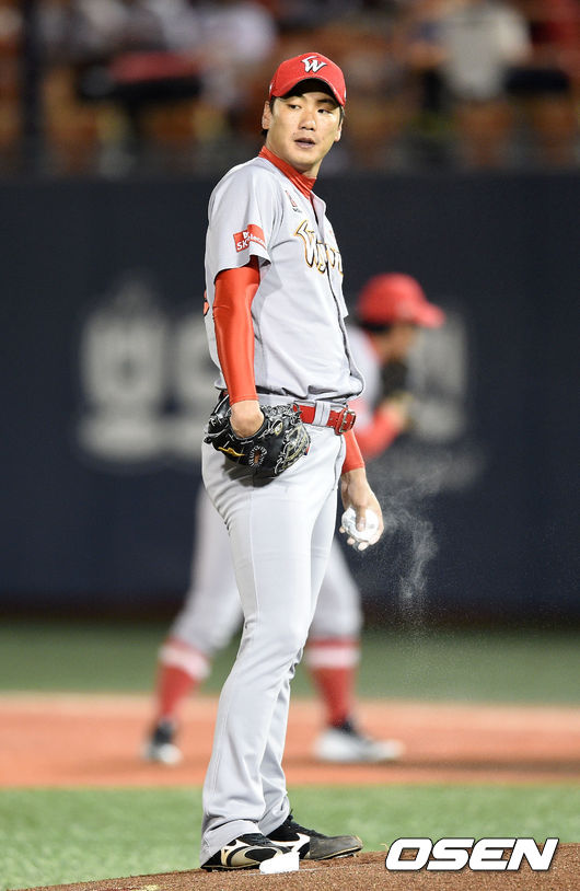 [WC1] ‘에이스 진가’ 김광현, 5이닝 1실점 기선제압