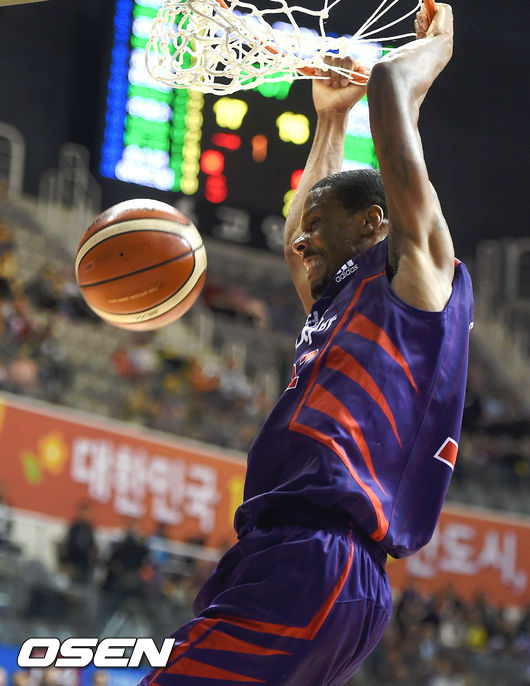 헤인즈, KBL 2R MVP로 선정...2R 연속 선정