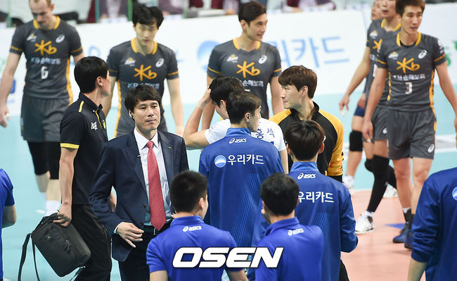 또 위기 넘지 못한 KB, 와르르 무너지며 10연패