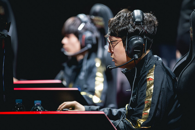 [MSI] 우승후보 SK텔레콤, 4연패 '충격'…기세등등 RNG 6전 전승(종합)