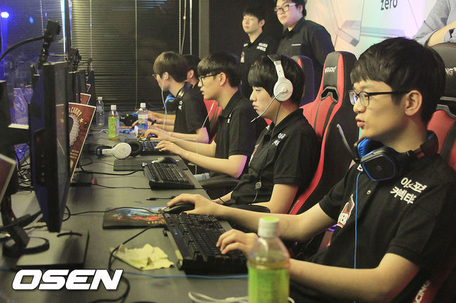 [롤챔스] 시작부터 대형사고....ESC 에버, 개막전서 CJ 격파