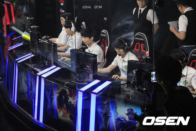 [롤챔스] 'LCK 최고참 트레이스 활약' 진에어, CJ 꺾고 3위 도약