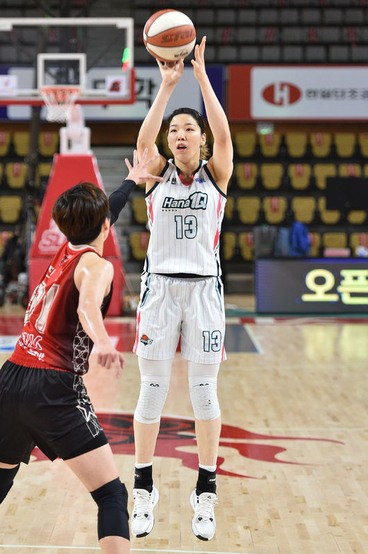 '양인영 극적인 역전골' 하나원큐, 3연승 행진.. BNK 6연패 수렁