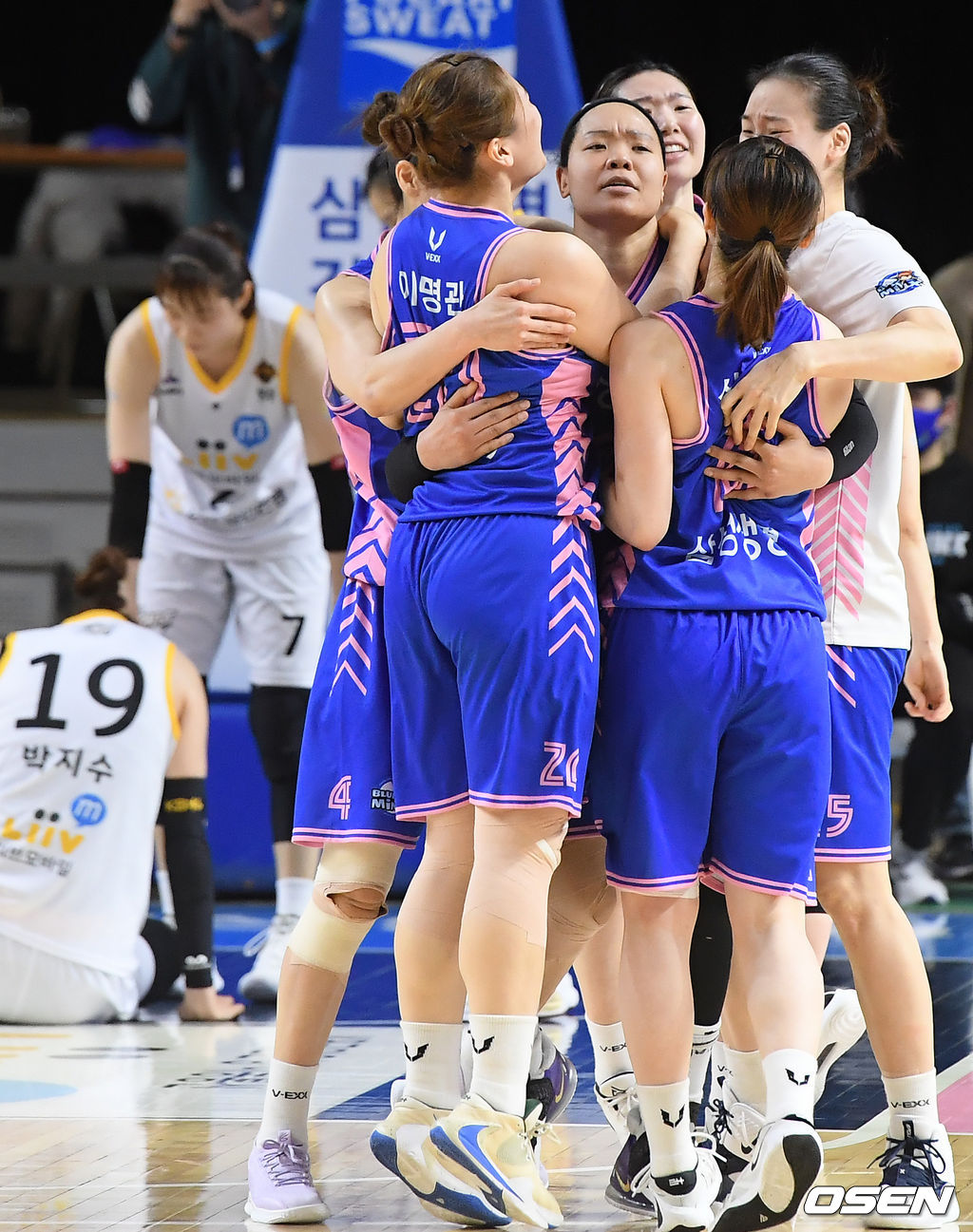 이변의 연속 삼성생명, 역대급 경기로 우승까지 마지막 한걸음 [민경훈의 줌인]