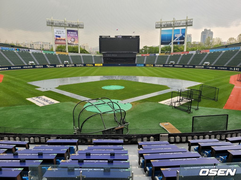 굵어진 빗줄기, 잠실 두산-SSG 시즌 2차전 우천 취소 가능성 UP [오!쎈 잠실]