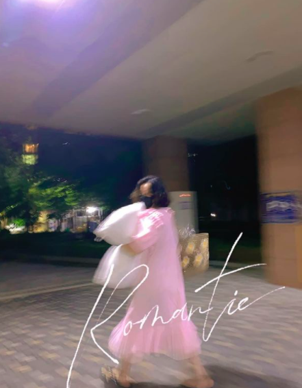 '45kg' 고은아, 핑크 잠옷+베개 들고 한밤 중 출근 [Oh!쎈 이슈]