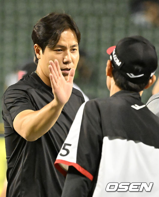 "팬 기대 보답하고 싶다" LG 9월 MVP 김진성, 6일 정규시즌 우승 기념 이벤트