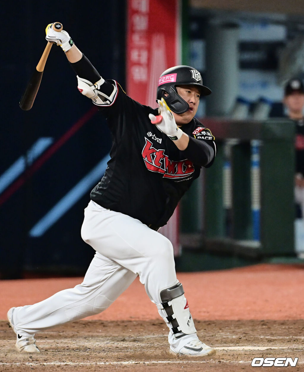 ‘대타의 신’ 김민혁 맹타의 비결, 롯데에서 온 포수 방망이가 부적 됐다 [KS4] - OSEN
