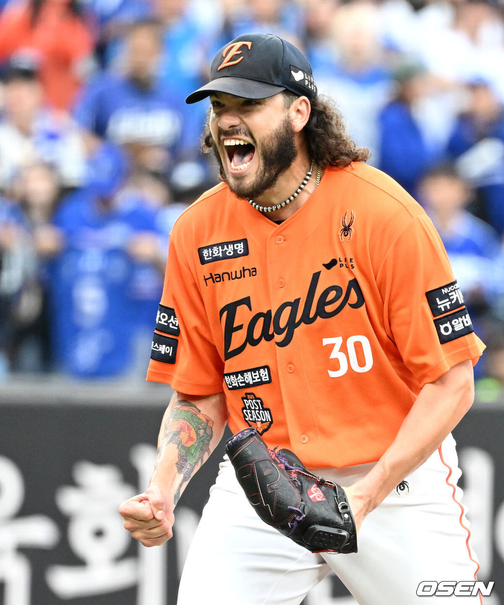 "삼성 다시 만나면…" 자존심 상한 폰세, 105구 던지고 '1이닝 더' 4차전에 끝나면 설욕 기회 없다 - OSEN