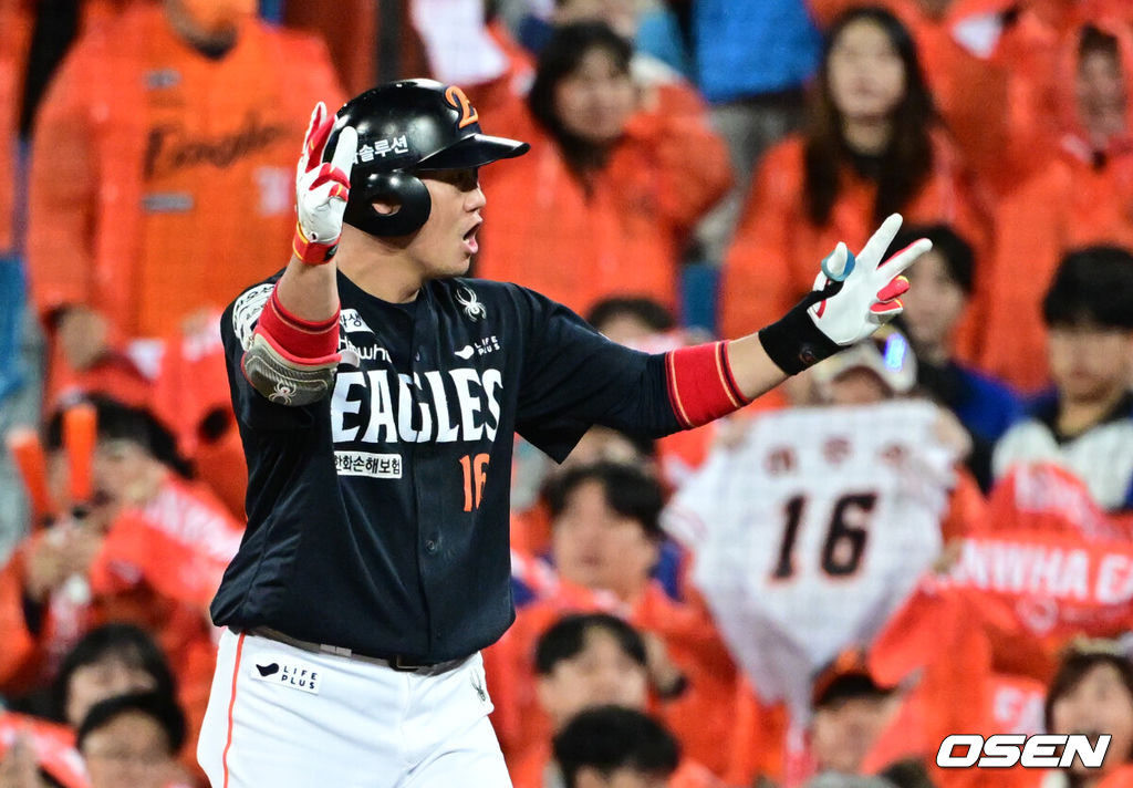 "제가 못하면 '그분'도 같이 욕을…" 타율 .583 맹폭, 하주석의 뜨거운 가을에는 예비 신부의 힘 있었다 [PO3] - OSEN