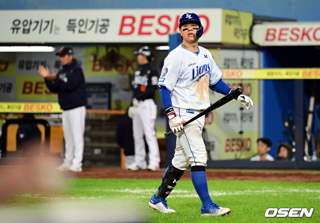‘아니, 정신을 어디다…’ 강민호의 2구 삼진, 피치클락 위반→공 2개로 삼진→동점 찬스 무산 ‘1점 차 패배 새드 엔딩’ [PO3] - OSEN