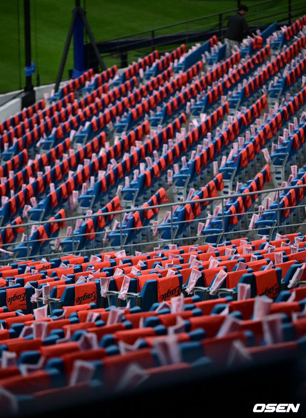 '오렌지 파도' 한화가 끝낼까, '푸른 물결' 삼성 기사회생일까...PS 31G 연속 매진, PS 누적 22만명 돌파 [PO4] - OSEN