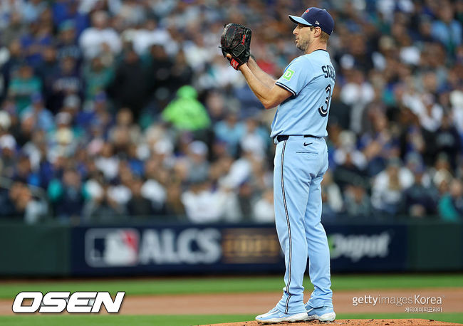 "여전히 95마일 던지는데, 몇년 더 버틸 듯"…4살 어린 223승 레전드도 인정한 '사이영상 3회 레전드' - OSEN