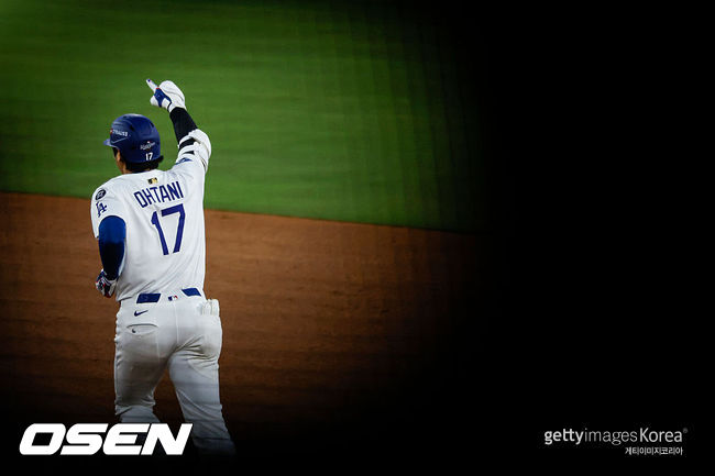2루타-홈런-2루타-홈런-고의4구-고의4구-고의4구…오타니 아직도 최초가 남았다니, WS+PS 최초 7출루 대기록 - OSEN