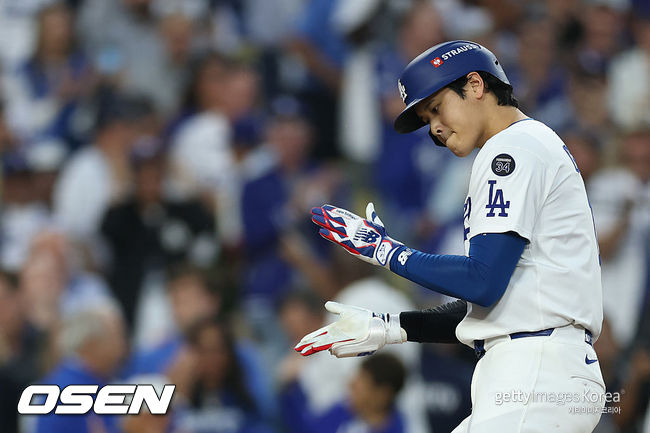 2루타-홈런-2루타-홈런-고의4구-고의4구-고의4구…오타니 아직도 최초가 남았다니, WS+PS 최초 7출루 대기록 - OSEN