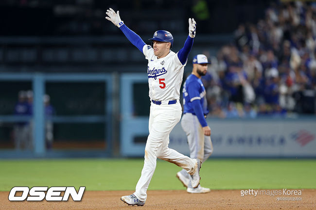 "야마모토 쉬게 해야 해!" 105구 완투하고 또?...역대 최초 WS 끝내기포 2방, 18회 혈투 어떻게 끝냈나 - OSEN