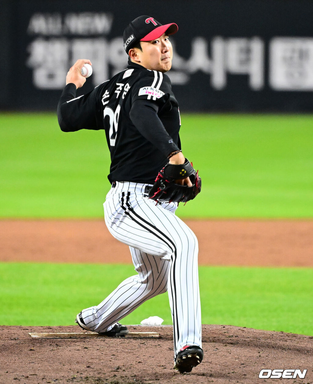 황영묵 동점 밀어내기→심우준 역전타, 8회 기적이 일어났다…한화, 7-3 대역전극→1승 2패 반격 [KS3 리뷰] - OSEN