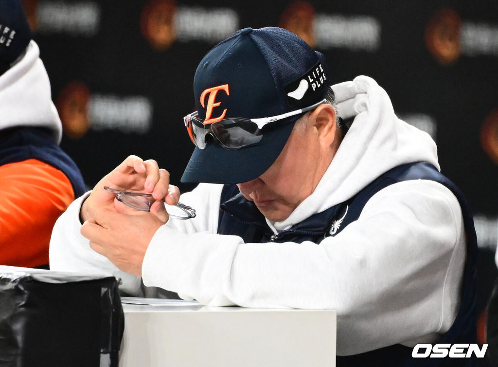 '17년 만에 KS 승리→10연패 탈출' 김경문 감독 "언제 이겼는지 기억도 안나, 선수들에게 고맙다" [KS3] - OSEN