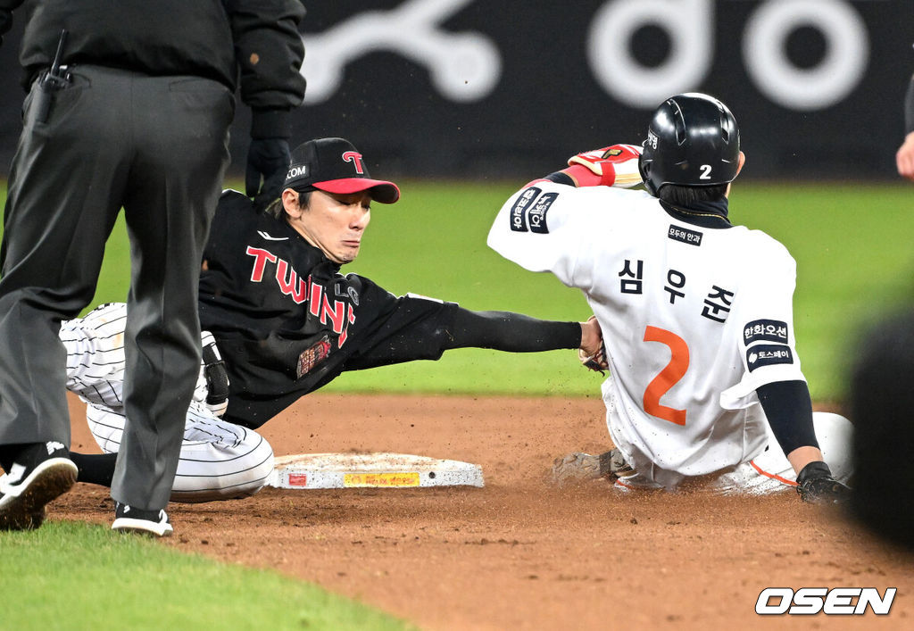 'KS 주전 박탈' 50억 FA 유격수 설움, 역전타 한 방에 사라졌다 "선발 아니어도 괜찮아, 더 독기 품고 준비했다" [KS3] - OSEN