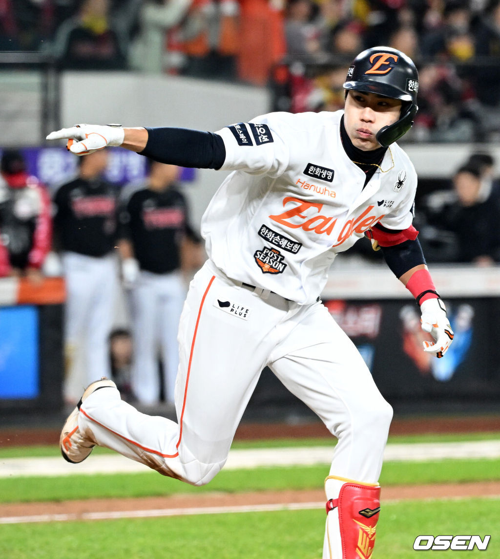 'KS 주전 박탈' 50억 FA 유격수 설움, 역전타 한 방에 사라졌다 "선발 아니어도 괜찮아, 더 독기 품고 준비했다" [KS3] - OSEN