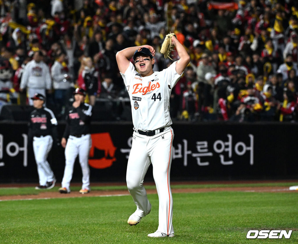 "동주 형한테 미안했다" 김서현 눈물 펑펑, 얼마나 마음 고생 심했으면…19년 만에 한화 KS 승리투수 '대반전 감격' [KS3] - OSEN