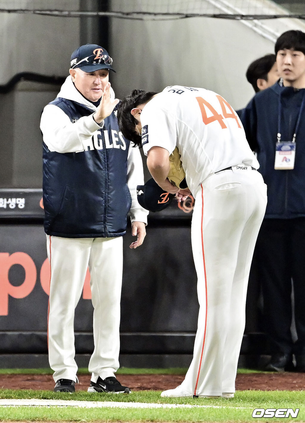 "선수들한테 심한 말 많더라, 감독 못지않은 스트레스를…" 김서현 눈물 본 김경문 감독, 3연투도 예고했다 [KS4] - OSEN