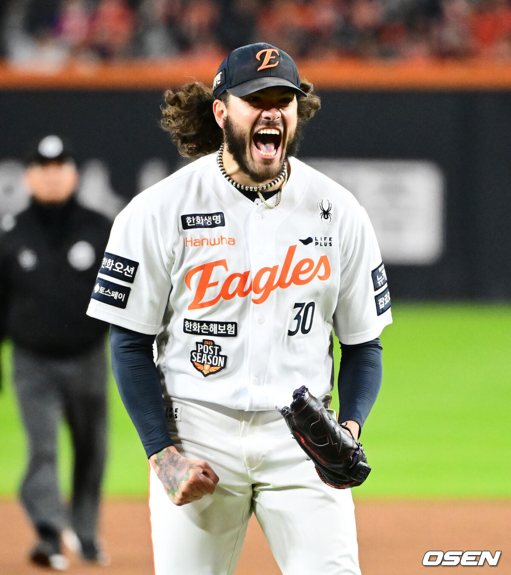‘한화 첫 승리 이끈 에이스’ 폰세, 만삭 아내 응원에 웃었다 “걱정되지만 항상 고마워, 내 No.1 팬” [KS4] - OSEN