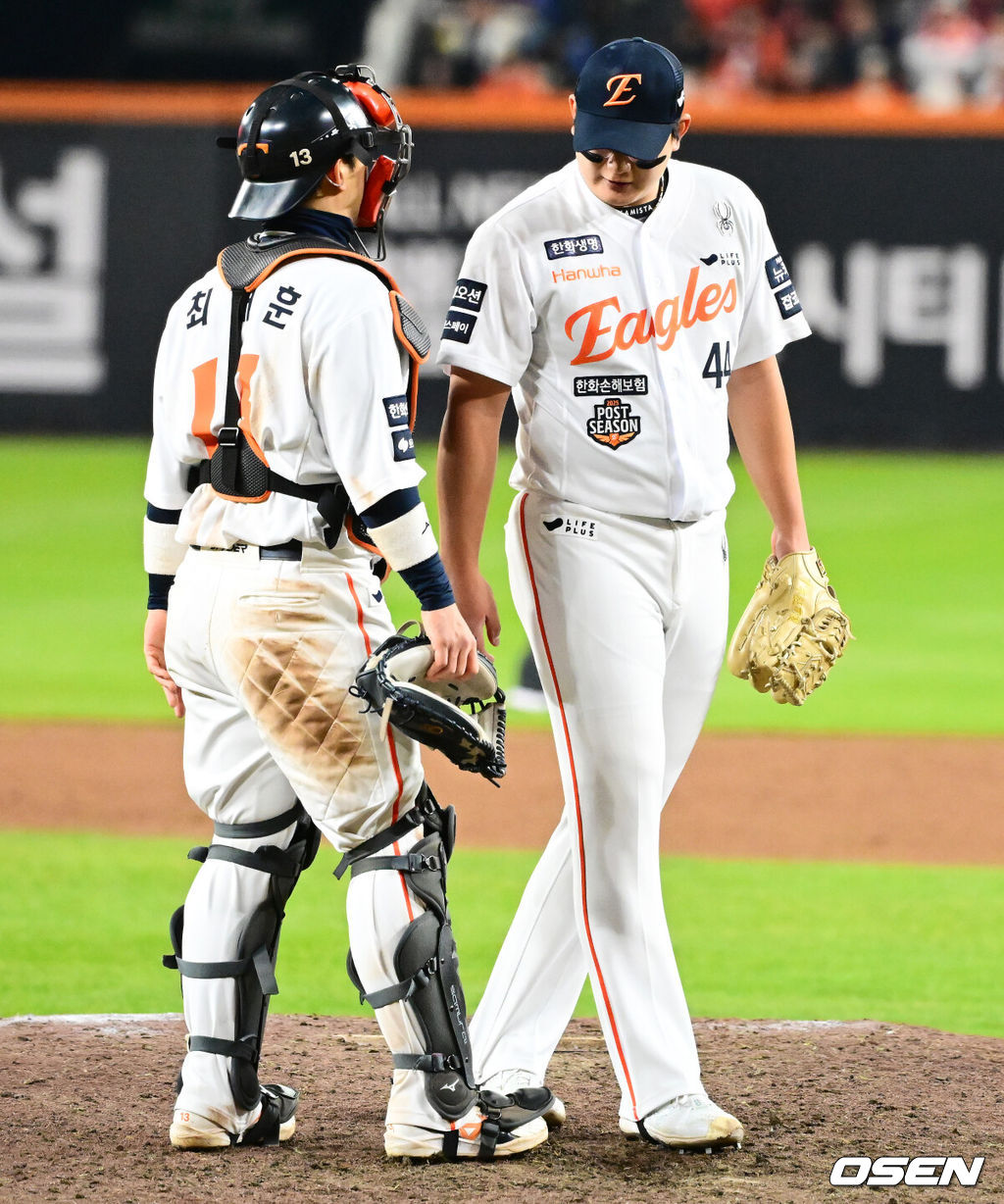 1위 좌절→PO1 진땀승→PO4 참사→KS4 재앙…김서현 10월 ERA 20.77, 누가 특급 마무리를 B급 투수로 만들었나 - OSEN