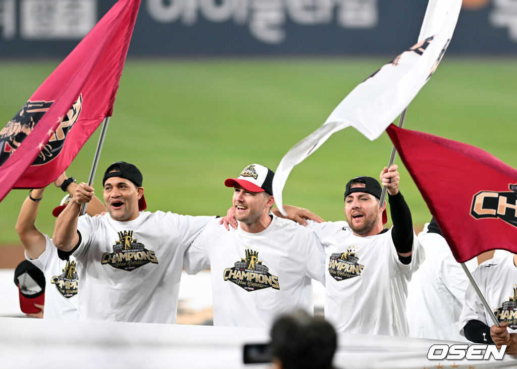 염갈량이 무릎 꿇고 부탁하다니, '연봉 4억' 대체 외인이 우승 청부사였네, KBO 5번째 대기록 세우다 [KS5] - OSEN