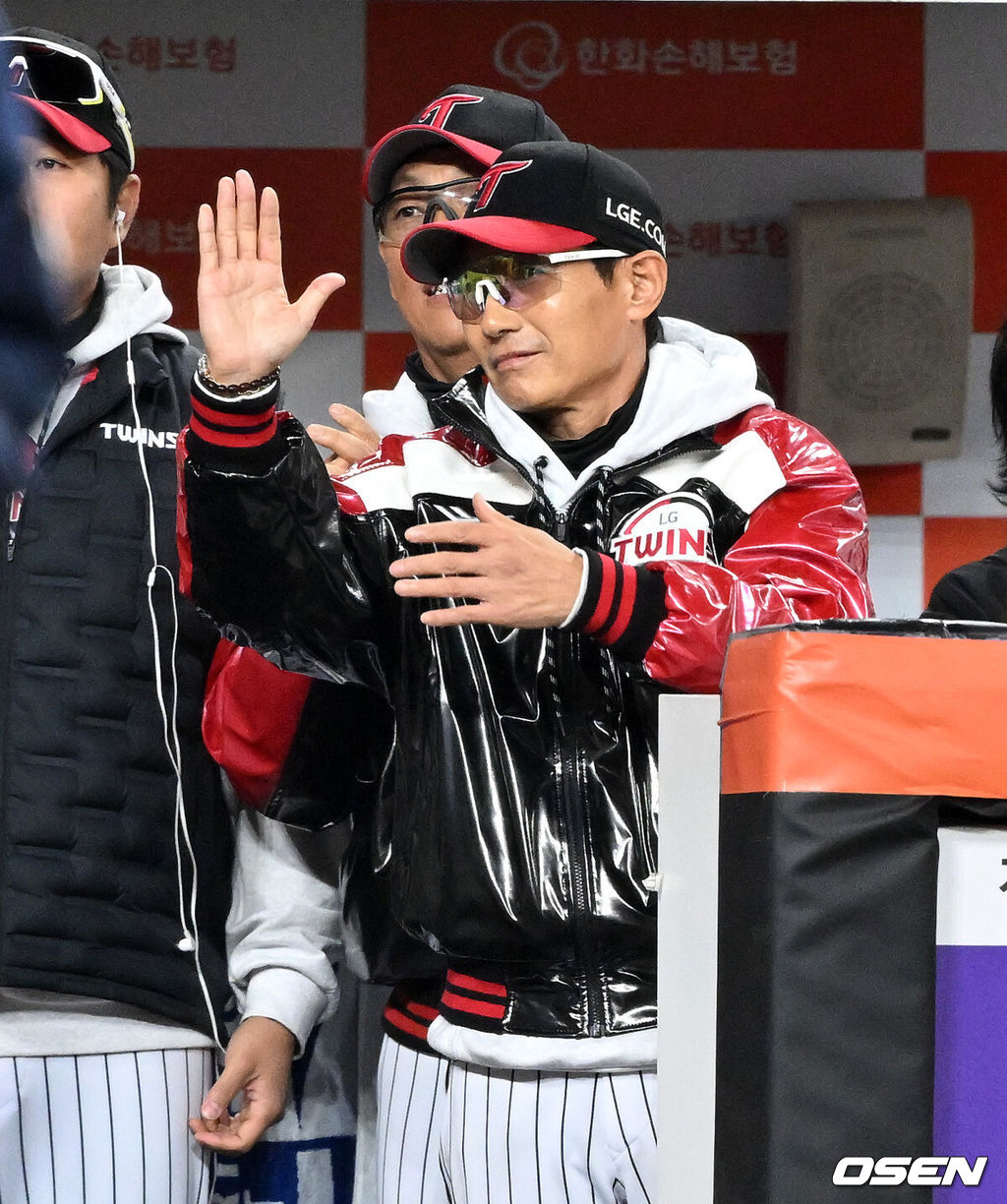 ‘김서현 쇼크 극복 실패’ 김경문 또 2위다, 한화 패패승패패 우승 좌절…’V4’ LG 2년 만에 왕좌 탈환→명장 염경엽 새 왕조 열다 [KS5 리뷰] - OSEN