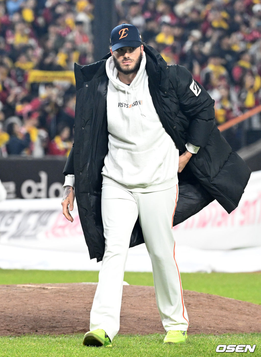 "LG 우승 보면서 아쉬웠지만…한국에서의 경험 놀랍고 소중하다" 대전 마운드 흙 챙긴 폰세, 이대로 이별인가 - OSEN