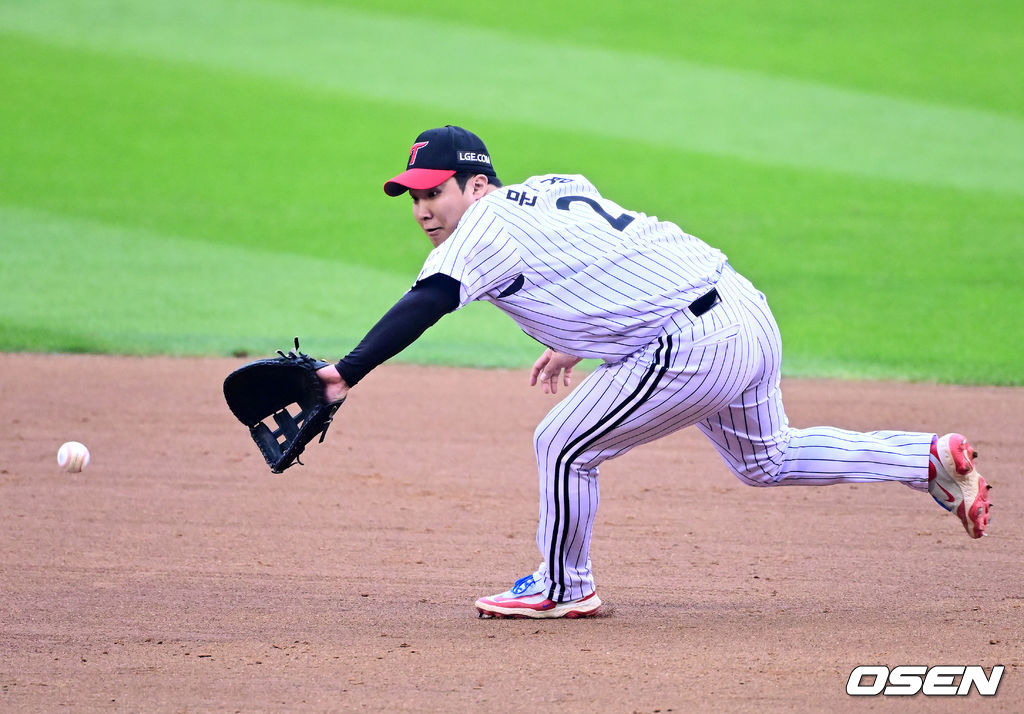 슈퍼캐치→고의낙구→병살유도 '이보다 완벽할 수 없다', LG 통합우승 만든 철벽 수비[지형준의 Behind] - OSEN
