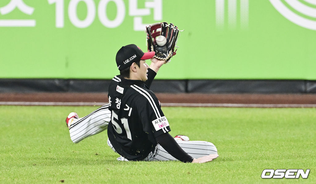 슈퍼캐치→고의낙구→병살유도 '이보다 완벽할 수 없다', LG 통합우승 만든 철벽 수비[지형준의 Behind] - OSEN