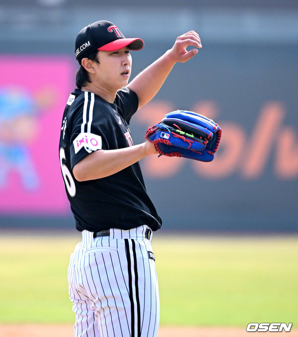 ‘FA 보상 이적→폭풍 감량→팔꿈치 수술’ 10승 출신 좌완, “내년에는 꼭 우승 현장에서 뜨겁게 즐길 수 있도록…” - OSEN
