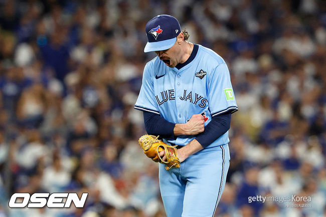 'FA 포기한다' 사이영상 투수의 충격 결정…231억 선수 옵션 실행→WS 7차전 끝내기포 설욕 노린다 - OSEN