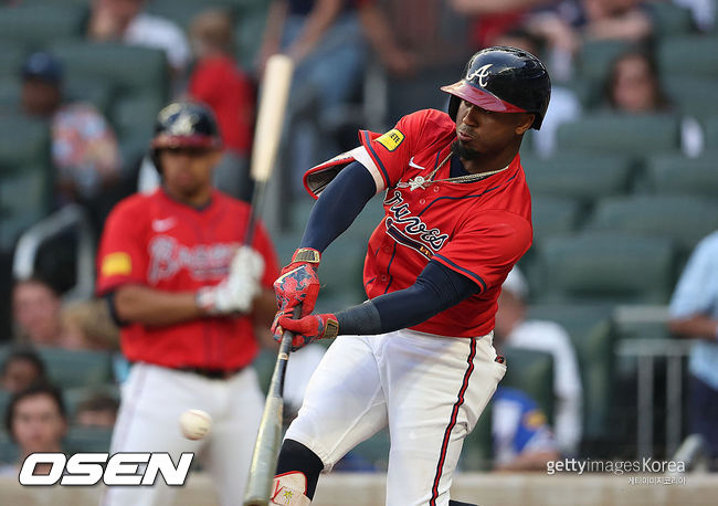 "선수한테 역대 최악의 계약" 이 정도면 거의 노예 수준, 김하성은 FA 됐는데…157홈런 2루수, 헐값에 1년 더 묶인다 - OSEN